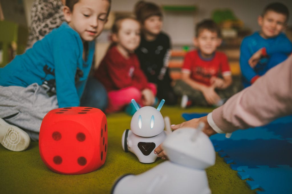 Photon: Teach Children Programming with a Cute Robot and ST